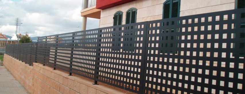 Vallas de chapa perforada | Tecnivall